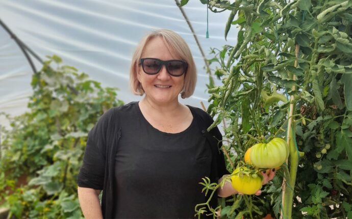 MP Kerry McCarthy and BBC Radio Bristol visit Potter’s Den allotment ...